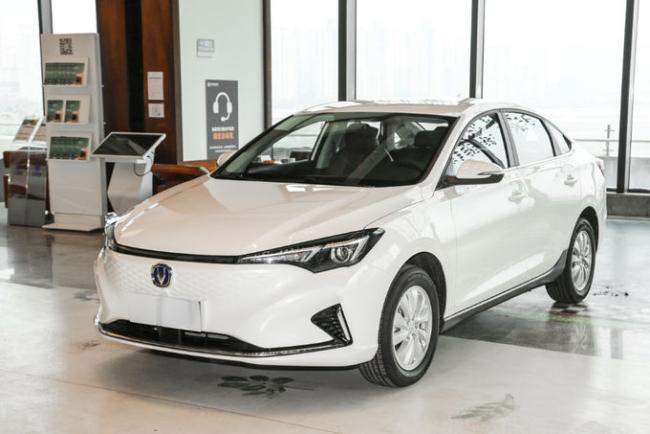 Changan Eado EV460 365-405KM Changan EV 5 Doors 5 Seats Compact Sedan Car 2