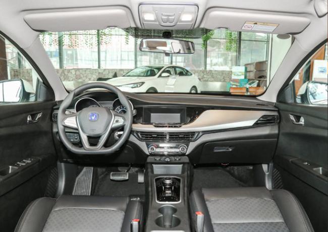 Changan Eado EV460 365-405KM Changan EV 5 Doors 5 Seats Compact Sedan Car 7