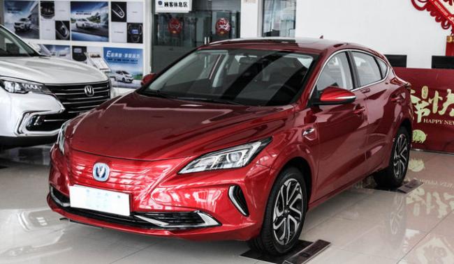 405KM Changan Eado ET Pure Electric Compact Sedan Car Comfortable Cabin 1