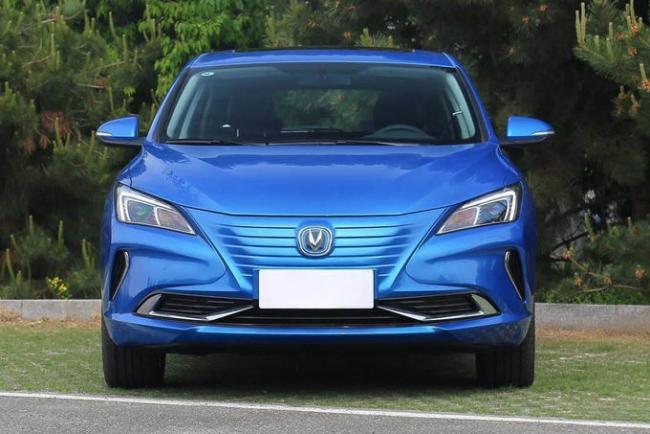 405KM Changan Eado ET Pure Electric Compact Sedan Car Comfortable Cabin 4