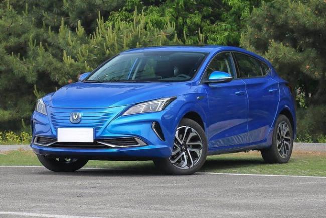 405KM Changan Eado ET Pure Electric Compact Sedan Car Comfortable Cabin 6