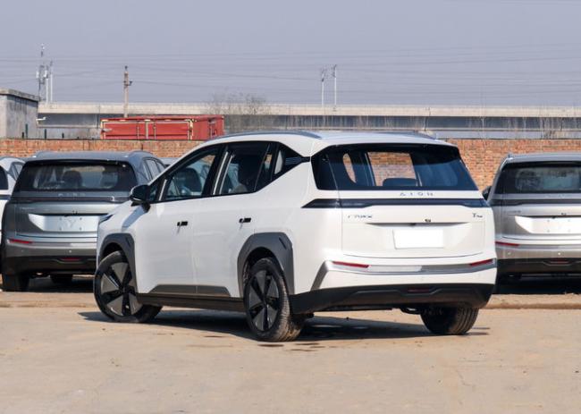 AION Y Plus 2023 Electric Compact Suv 510-610KM Ev Small Suv 4