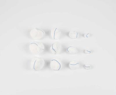 Chine Coton médical stérile Gauze Ball avec la chirurgie 100% bleue de fil d'arachide de fil de rayon X de boule de taille multiple jetable de coton à vendre