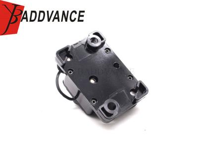 Cina 12V 200A Black Electrical Waterproof High Amp Manual Reset Dual Stud Circuit Breaker With Switch in vendita