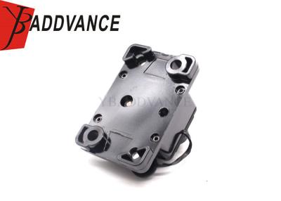 Cina 12V 200A Black Electrical Waterproof High Amp Manual Reset Dual Stud Circuit Breaker With Switch in vendita
