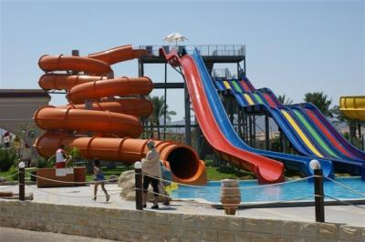 中国 商業巨大な幼児水スライドは、注文のプール水スライド 4 6 つ- 8mm の TUV の組合せのガラス繊維水スライドを並べます 販売のため