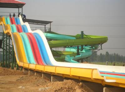 中国 虹 4 ライン屋外のレーサー水スライド、水公園装置 販売のため
