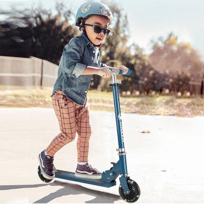 中国 赤ん坊2の車輪のフット ブレーキが付いているアルミニウム折り畳み式の蹴りの子供のスクーター 販売のため
