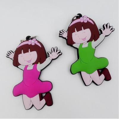 China Llavero de goma muchacha rosada hermosa del verde de la 2.a/forma suavemente de goma de la aduana del llavero del PVC en venta