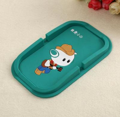 China Figura preciosa tenedor anti del soporte del teléfono móvil de la estera del resbalón del coche de la impresión en el material suave del PVC para los accesorios autos en venta
