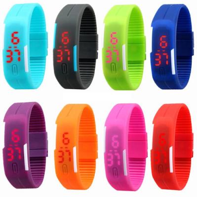 China Relojes llevados Digitaces ultra finos de la pulsera del deporte en el material duro de la PU, logotipo modificado para requisitos particulares en la hebilla en venta