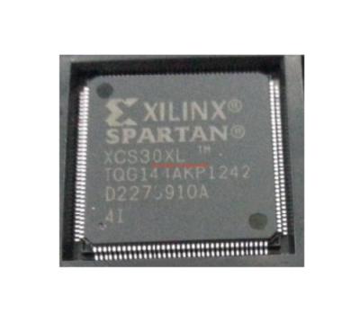 Cina Embedded Processors XCS30XL-4TQG144C Tray in vendita