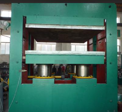 China Cuadro de bajo coste Prensa de vulcanización hidráulica Bajo consumo de energía en venta