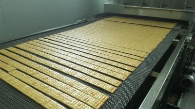 China Máquina da produção da máquina/biscoito da fabricação de biscoitos da padaria 800kg/H da largura 1200mm à venda