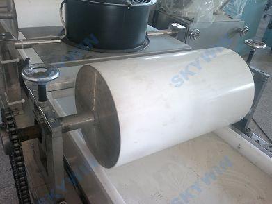 China El caramelo automático del cacahuete de la cebada que hacía la máquina 300kg/h hizo salir en venta