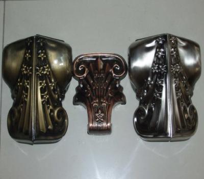 中国 注文の金属の小箱の棺コーナー、鋼鉄葬儀の装飾 販売のため