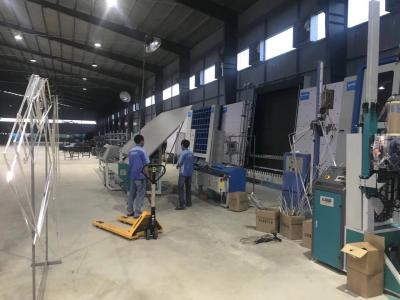 Chine Machine à cintrer de profil écologique, équipement de recourbement en verre continu à vendre