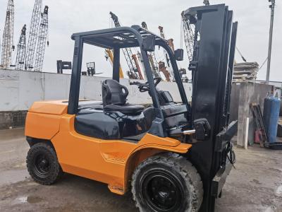 Κίνα Χρησιμοποιημένο βενζίνη βενζίνη Toyota 2.5ton 3 τόνος στην αυλή της Σαγκάης με το πλάτος του πιρούνι ρουτίνα προς πώληση