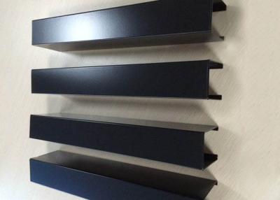 Chine Différent en bois de grain encoché par profils en aluminium enduit par poudre de la Manche classé à vendre