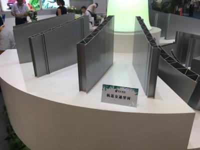 Chine Le rail de polissage transitent le profil industriel en aluminium/profil en aluminium de bord à vendre