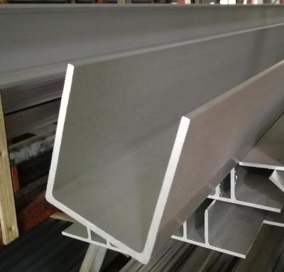 Chine L'extrusion en aluminium de profilé en u profile l'alliage 6063 T5 d'aluminium avec la coupe de précision à vendre