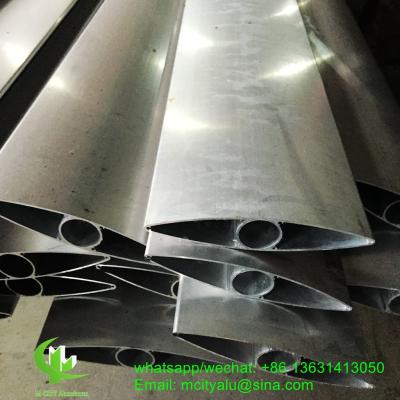 Cina lama di alluminio della feritoia di profilo architettonico del profilo di 250mm con forma ovale per la parete divisoria della facciata in vendita