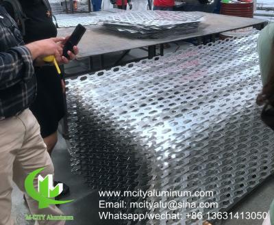 Cina L'alluminio di piegamento della parete della grande muraglia del metallo riveste Decoratin di pannelli di costruzione ha perforato in vendita