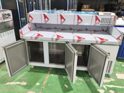 Κίνα 1.8M Εργασιακό τραπέζι για σαλάτες 3 πόρτες Υπόχρεο ψυγείο για την προετοιμασία πίτσας τραπέζι με οθόνη προς πώληση