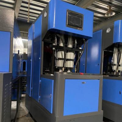 Китай 700 BPH Производственная мощность Машины для производства пластиковых бутылок с водой LGB-6L с 2 полостями продается