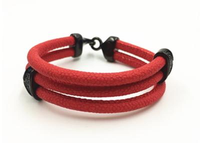 China Klassiek Multilayer Ontwerp 3 nam de Gouden Armbanden van de Gesppijlstaartrog met de Mensenarmband van de Driehoeksgreep toe Te koop