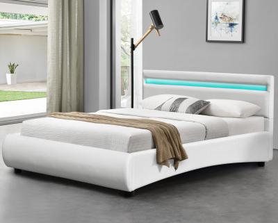 China Het witte Beklede Hoofdeinde van Faux Leer met Geleid Bekleed Bed Te koop