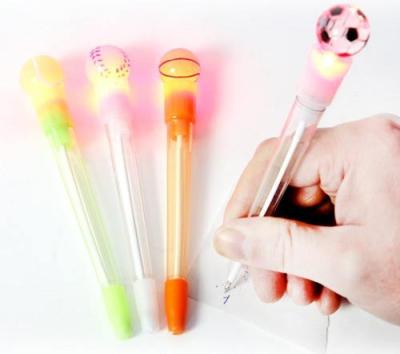 中国 LED ライトを持つ子供のためのフットボールの新型のプラスチック ペン 販売のため