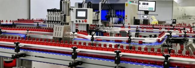 Automatic bottle packaging machine with PLC touchscreen control, safety viewing window, and integrated conveyor system for hollow plastic bottle bagging
