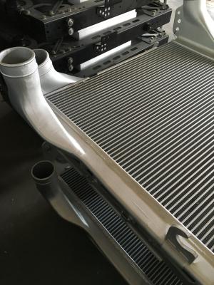 Cina Radiatore automobilistico di alluminio di rendimento elevato per gli scambiatori di calore aria-aria del camion in vendita
