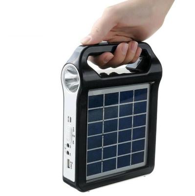 Cina Pannello portatile per kit di illuminazione a energia solare ad alta efficienza Mini Off Grid per la casa in vendita