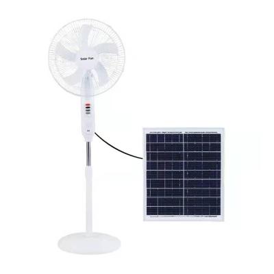 中国 球根が付いている多機能25W太陽動力を与えられた屋外ファン18650のリチウム電池3の風ギヤ 販売のため