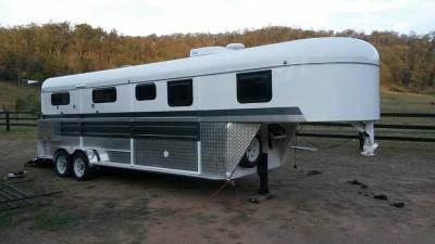 China 4 horse goosenck trailers for sale