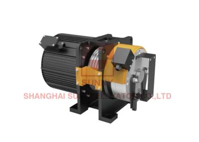 China Máquina de tracción sin engranajes de 220V/380V de tensión para ascensor con grado de protección IP41 y 2 1 roping en venta
