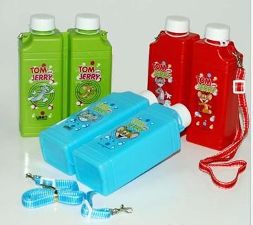 Cina bottiglie di acqua promozionali di plastica del polipropilene trasparente semi- 720ml per fare un'escursione in vendita