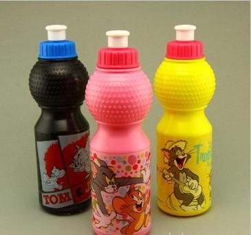 Cina 520 ML/18 oz Safe svuotare sigillabile colorati BPA libero in polipropilene bottiglie d'acqua in vendita