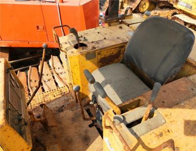 Chine Bouteur utilisé de Caterpillar D5h en condition de travail terrible avec le prix raisonnable. Chat d'occasion D3c, D3g, D4c, bouteur de D5g en vente plus une garantie d'an. à vendre