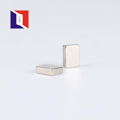 中国 Industrial Magnet Square Block Magnet Super Strong Small Rare Earth N52 NdFeB Neodymium Magnet 販売のため