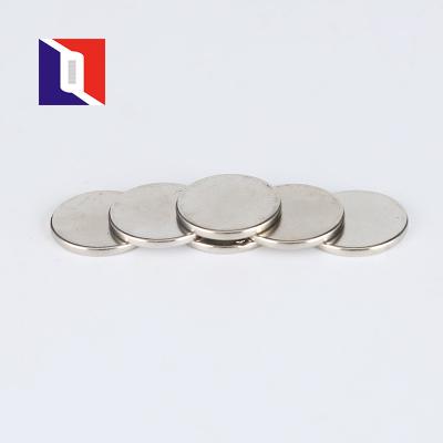 中国 Thin Type N52 Neodymium Magnet Materials Disc Industrial Magnet Strong Magnetic Magnet 販売のため