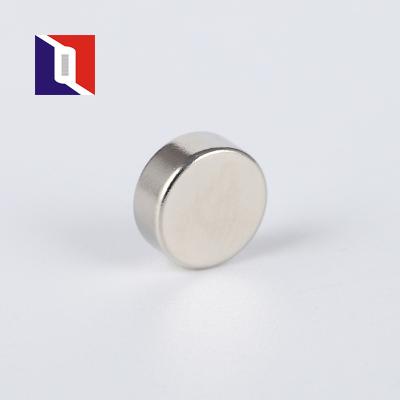 中国 Practical Super Strong Industrial Magnet Rare Earth N52 Industrial Magnet Holding Neodymium Magnet Round 販売のため