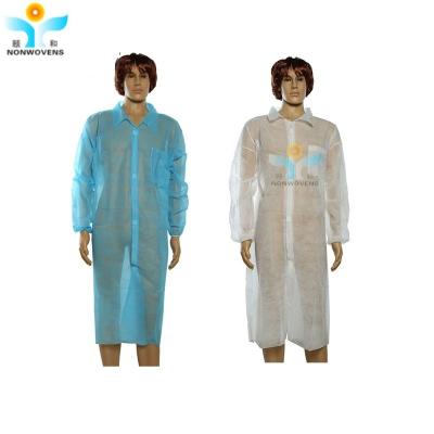 Cina Abito da laboratorio usa e getta traspirante 10pcs/sacco Tessuto non tessuto impermeabile in vendita