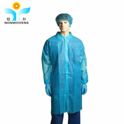 Cina il cappotto eliminabile del laboratorio di 25-50gsm pp ha tricottato il singolo collare dei polsi in vendita