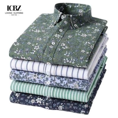 China Vantagem Material respirável Impressão Oxford Moda Casual Camiseta de flores pequenas Homens à venda