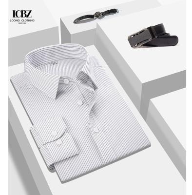 Cina Camicie bianche da uomo con manette e maniche piene in stile casual in vendita