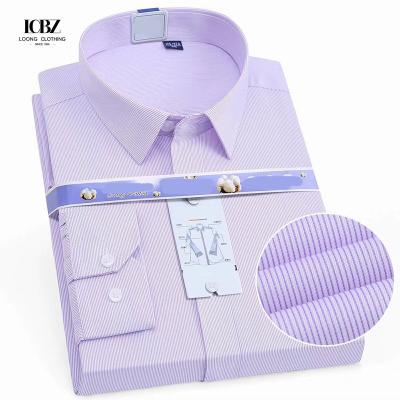 China Camisa de negócios magra de manga longa profissional gratuito uso justo brilhante para homens adultos à venda