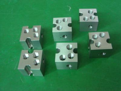 Cina La fresatura di precisione del metallo lavorata parte la tornitura di alluminio del cubo che infila la parte in vendita